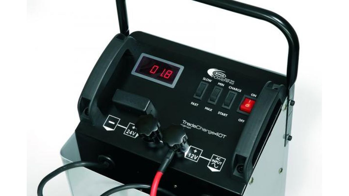 RING Chargeur de batterie Pro 12/24V - 40 Amp - 50-400 Ah RING Chargeur de batterie Pro 12/24V - 40 Amp - 50-400 Ah